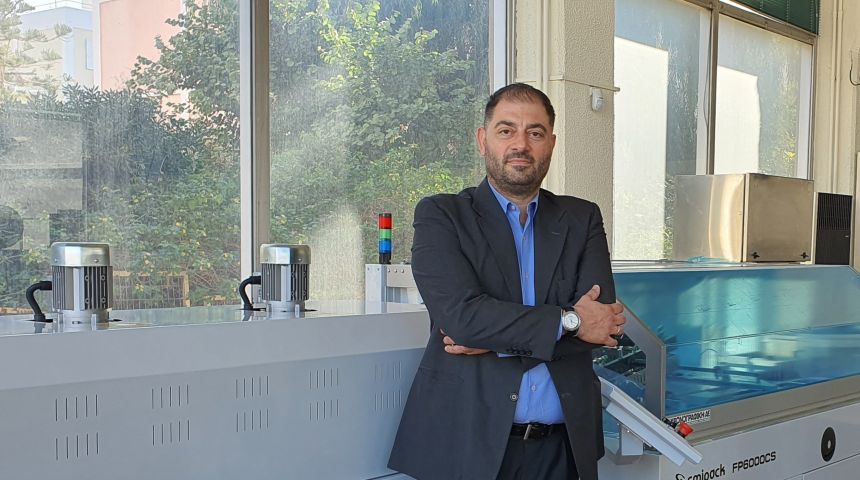 Δημήτρης Δράκος: Η ΧΡΟΝΟΓΡΑΦΙΚΗ μας καλωσορίζει στον εκθεσιακό της χώρο ...